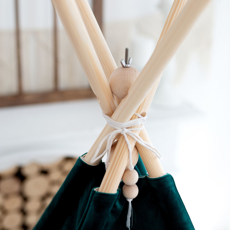 Namiot tipi Velvet Green, domek tipi z chwostami - Cozydots.com
