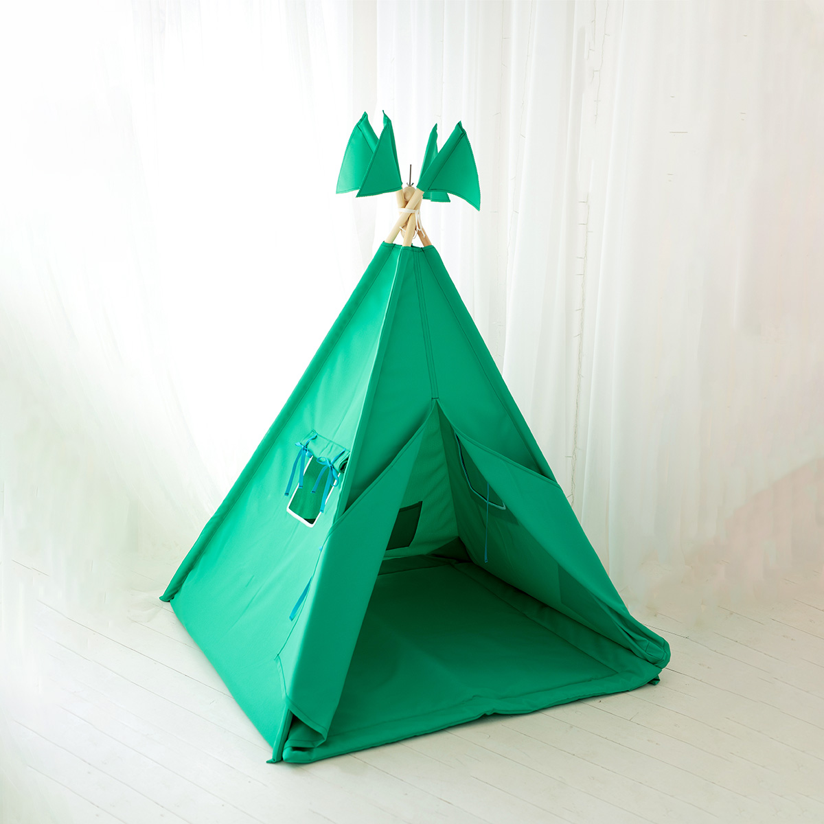 Cozydots.com - Tipi tents, Canopies, Decorative pillows, Wooden Swings
